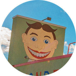 The Wonder Bar – Music, food and fun by the beach